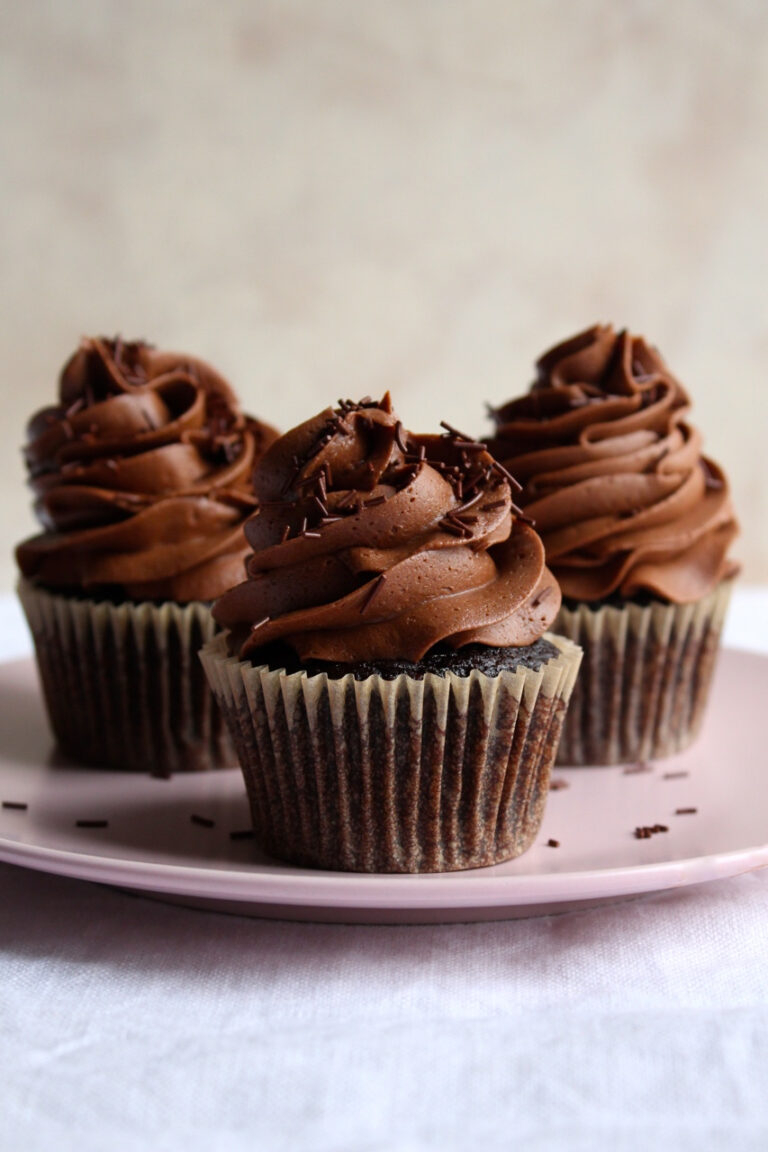 Chocolate Buttercream Frosting (Magnolia Bakery Copycat!)