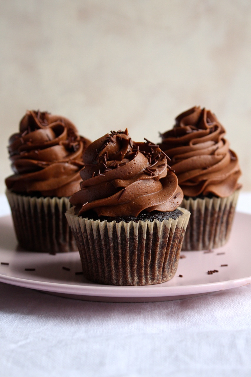 Chocolate Buttercream Frosting (Magnolia Bakery Copycat!)